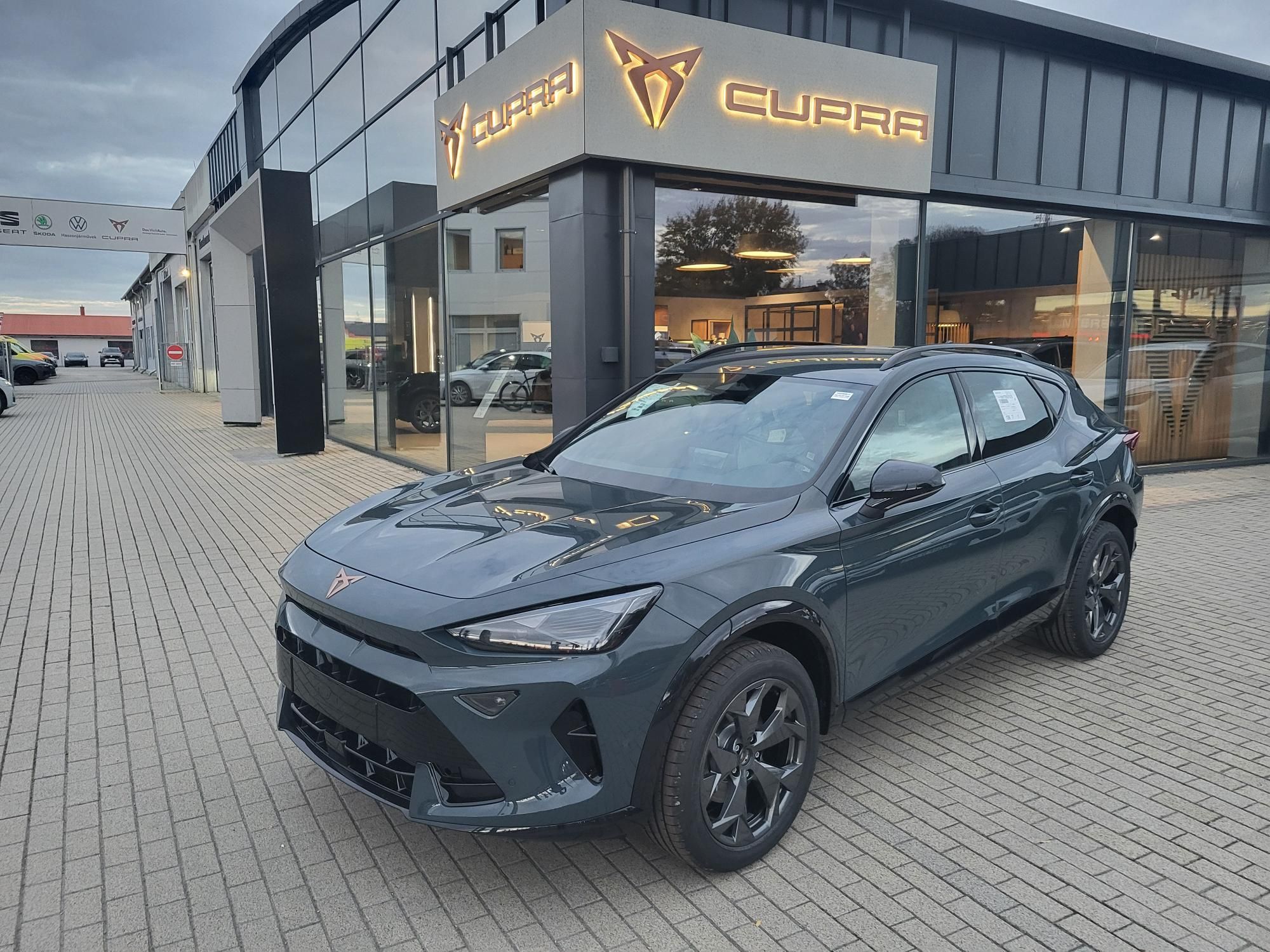Eladó Cupra Formentor | 1.5 TSI Impulse mHEV DSG Raktári új autó ...